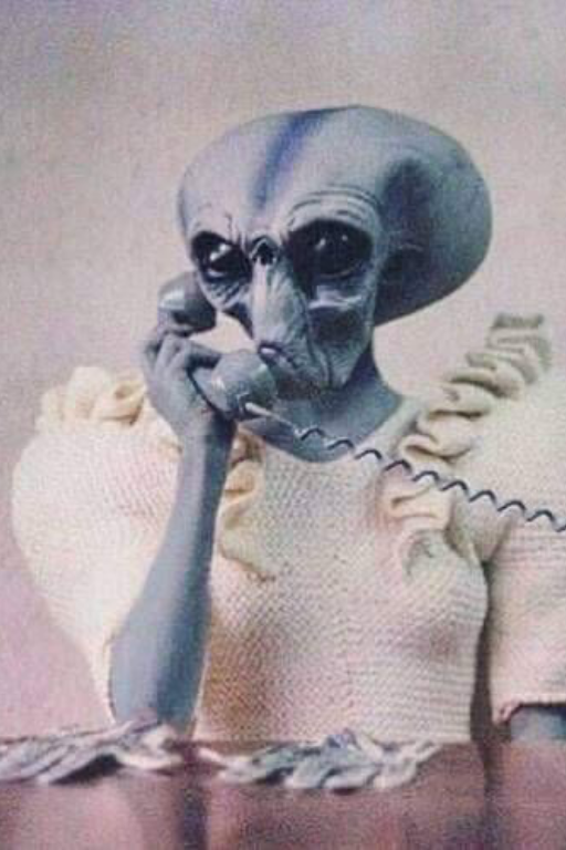 rough-dunlin906: Alien at the phone